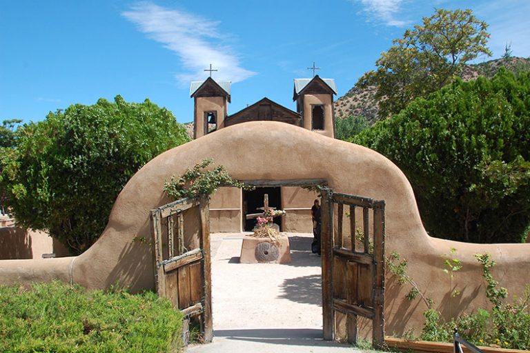 Santuario De Chimayo El Pocito Sagrado Y Su Tierra Milagrosa La